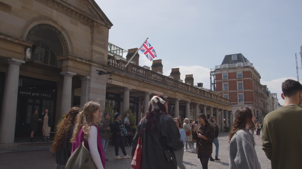 Free stock video - Stores in covent garden market with tourists in ...