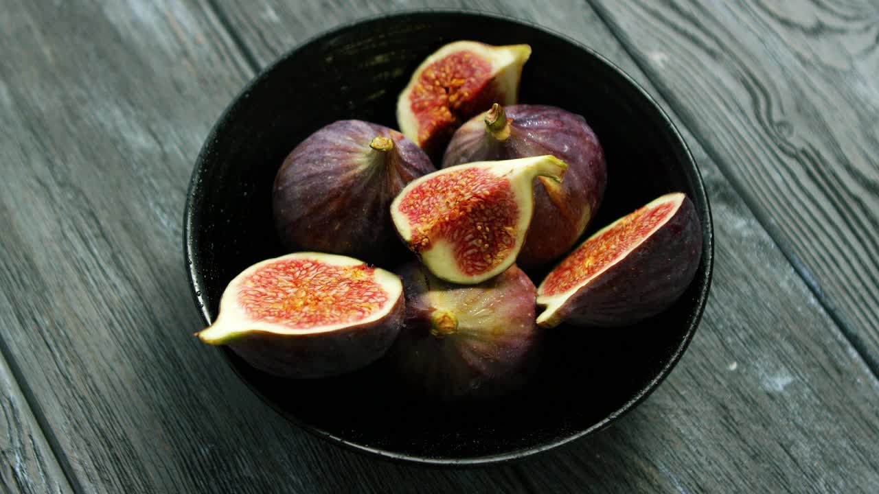 Premium stock video - Bowl full of cut figs