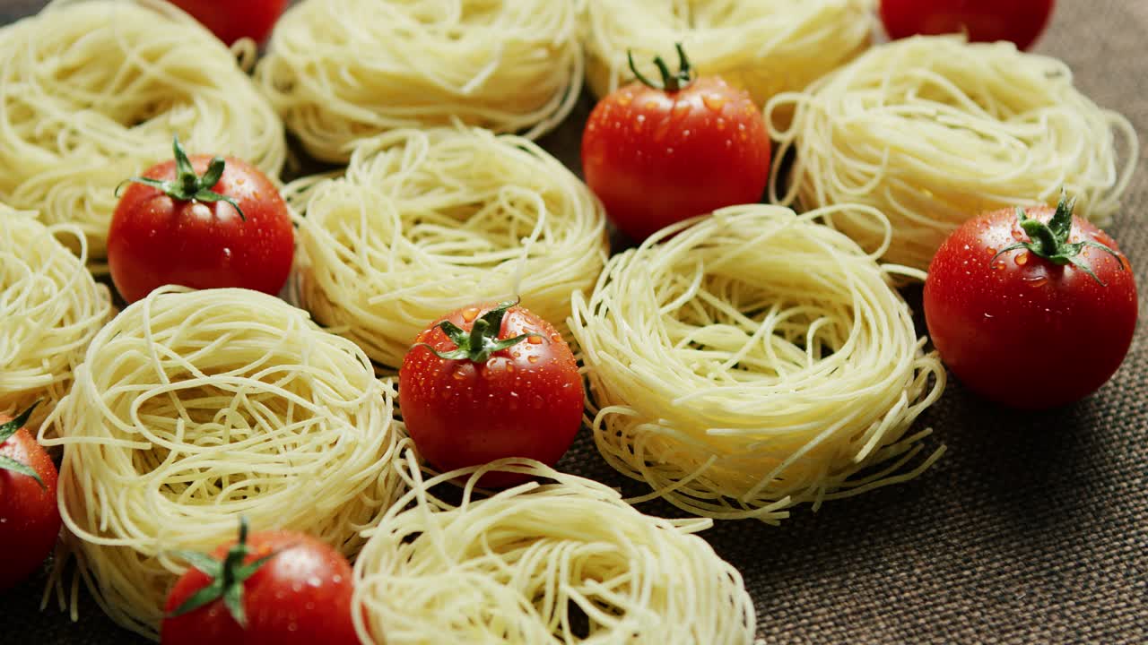 Premium stock video - Spaghetti in rolls with fresh tomatoes